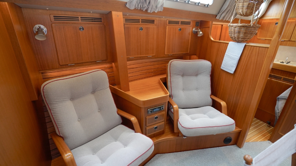 Hallberg-Rassy 43 - Berthon Scandinavia